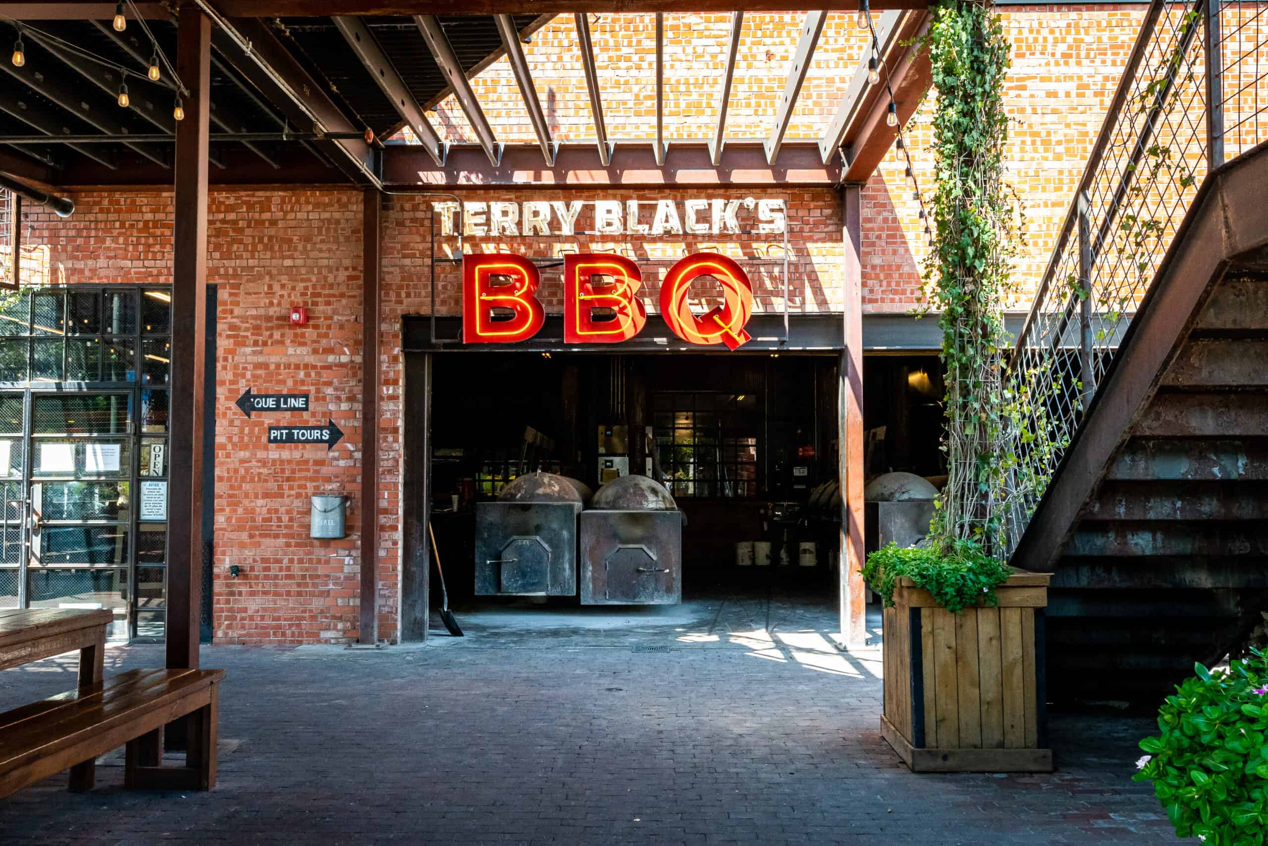 Best Restaurants in Deep Ellum: Where to Eat and Drink in Dallas ...